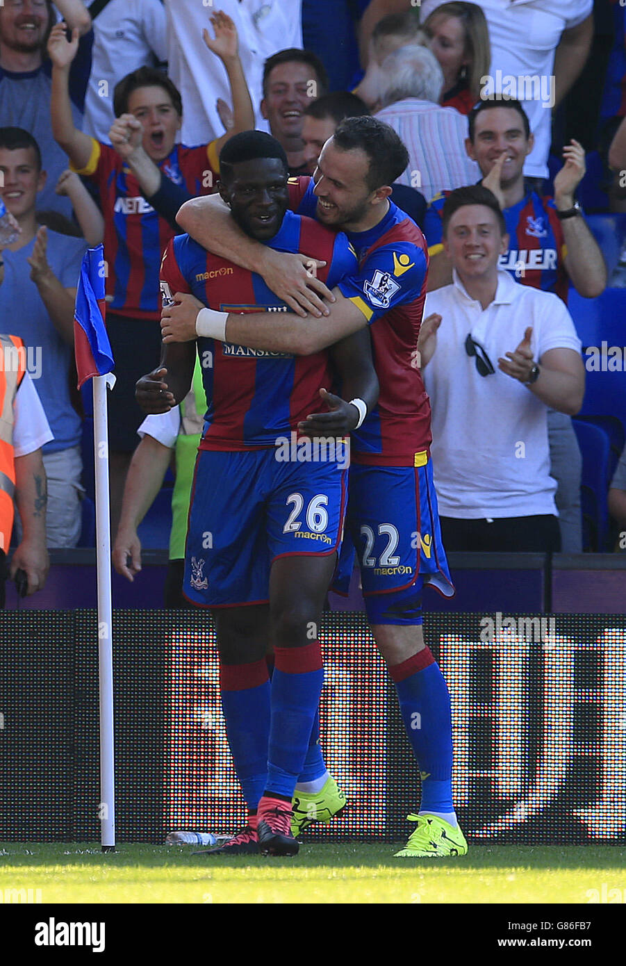 Crystal Palace's Bakary Sako (left) celebrates scoring his side's ...