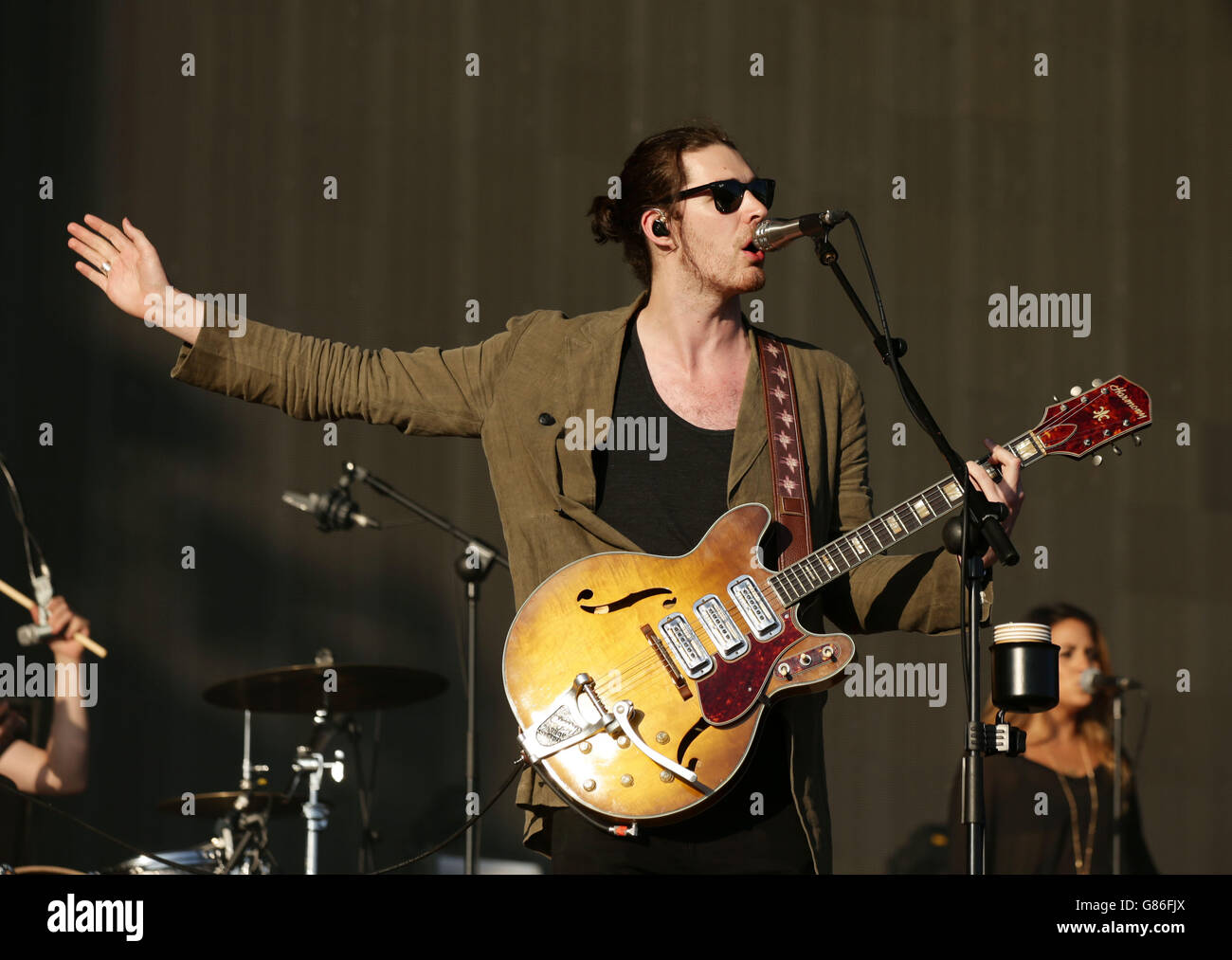 Andrew hozier byrne hi-res stock photography and images - Alamy