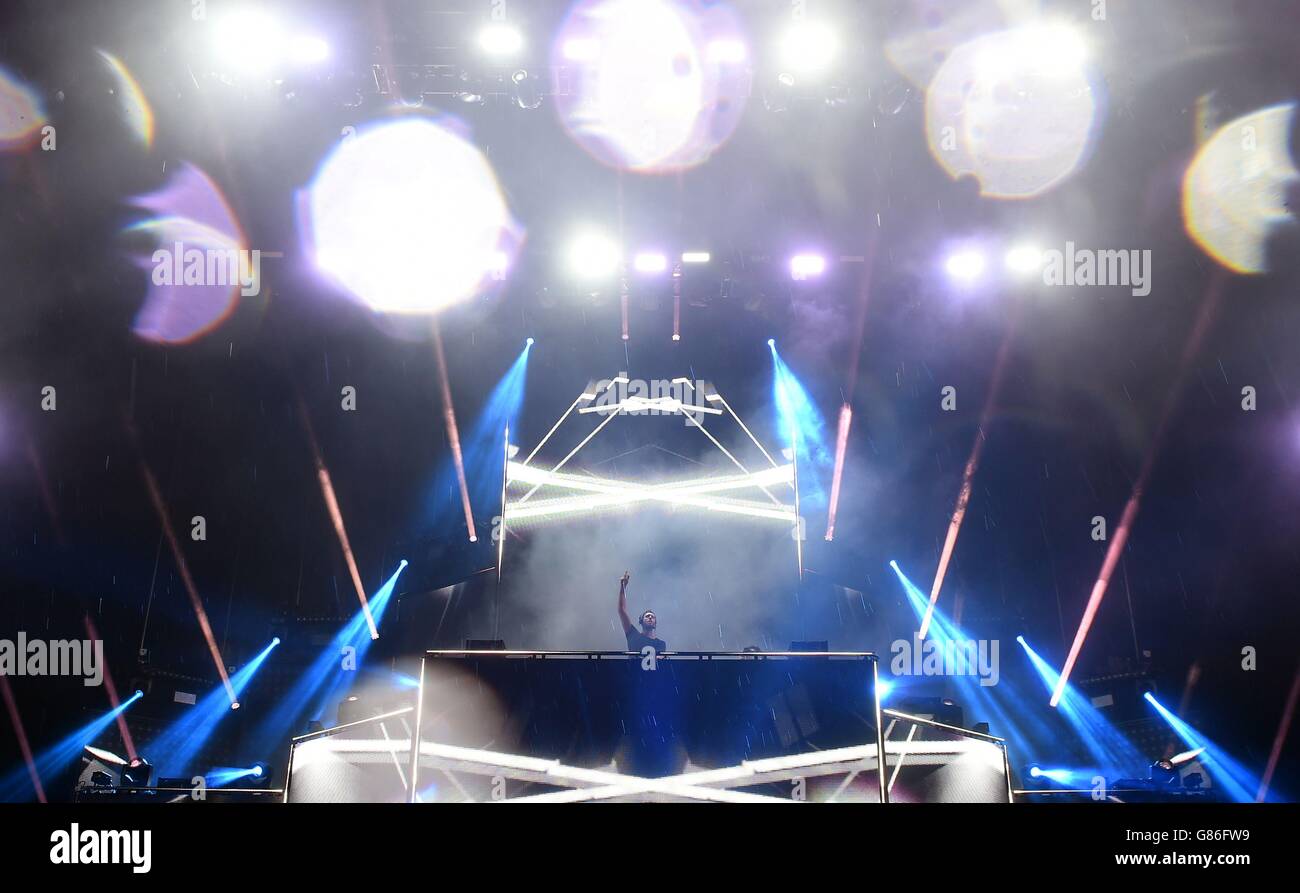 Calvin harris performing on virgin media stage day one festival hi-res ...
