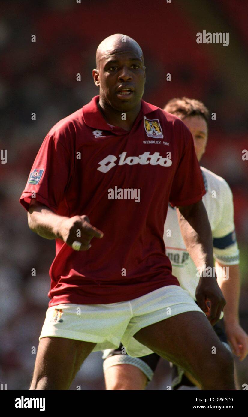 Soccer john gayle hi-res stock photography and images - Alamy