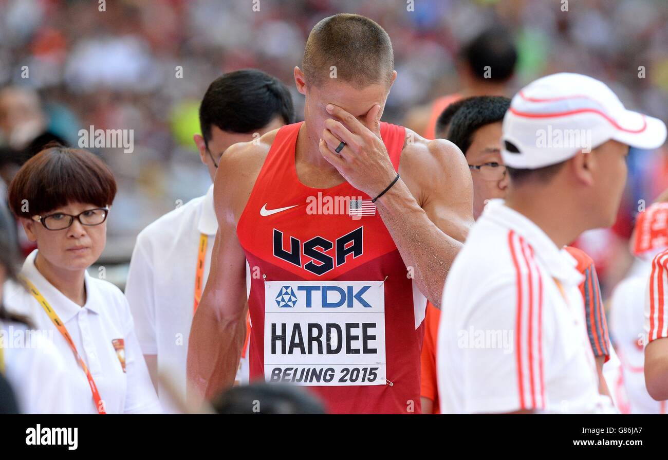 USA's Trey Hardee leaves for treatment, after picking up an injury in ...