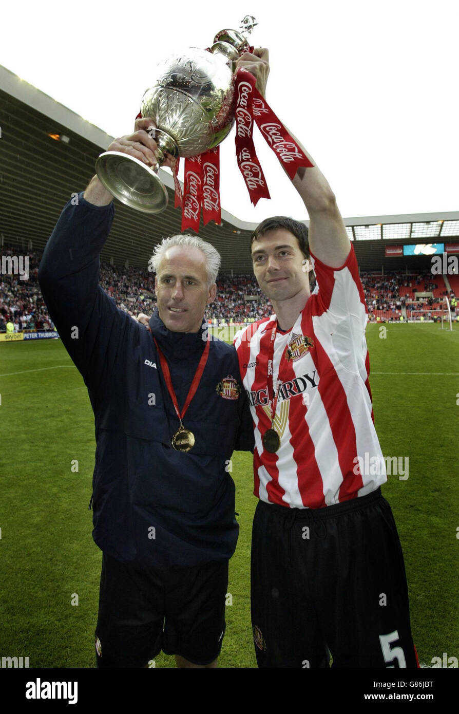 Sunderland manager Mick McCarthy (L) with his captain Gary Breen ...