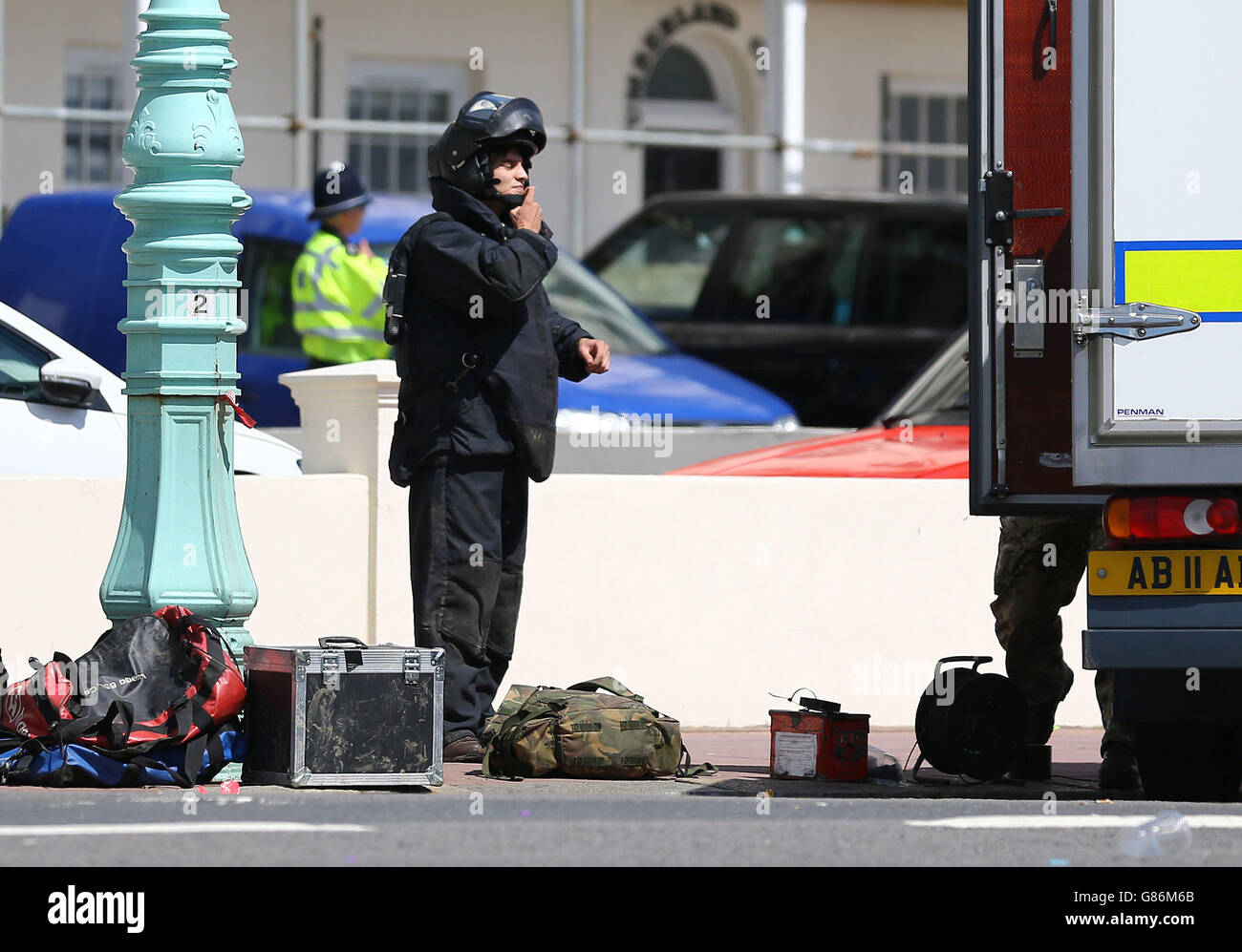 Bomb disposal expert hi-res stock photography and images - Alamy