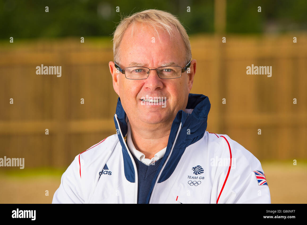 One team one mission hi-res stock photography and images - Alamy