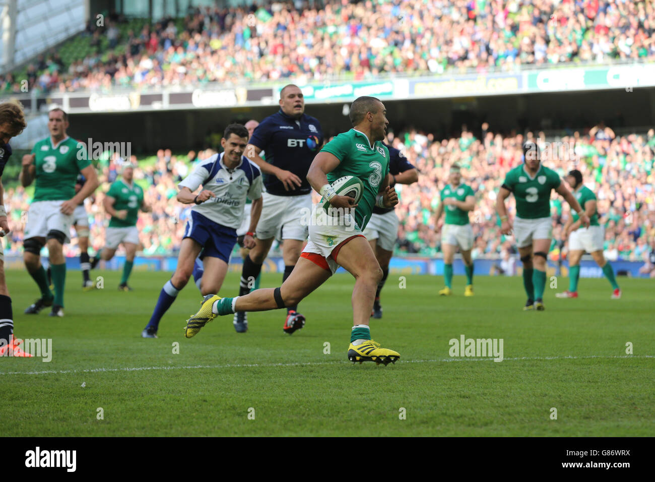 s Simon Zebo (centre) scores his side's third try of the game during ...
