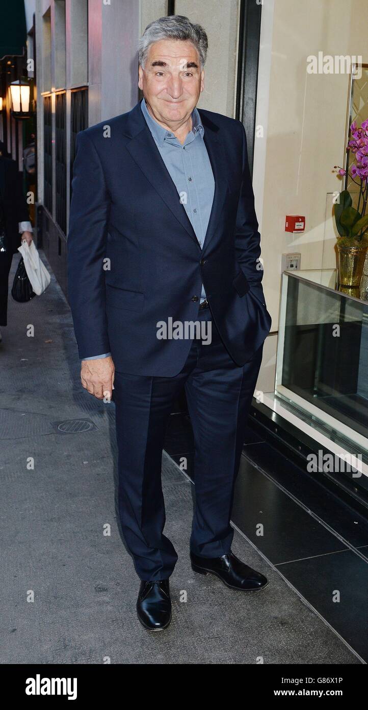 Jim carter arrives at the ivy in west street hi-res stock photography ...