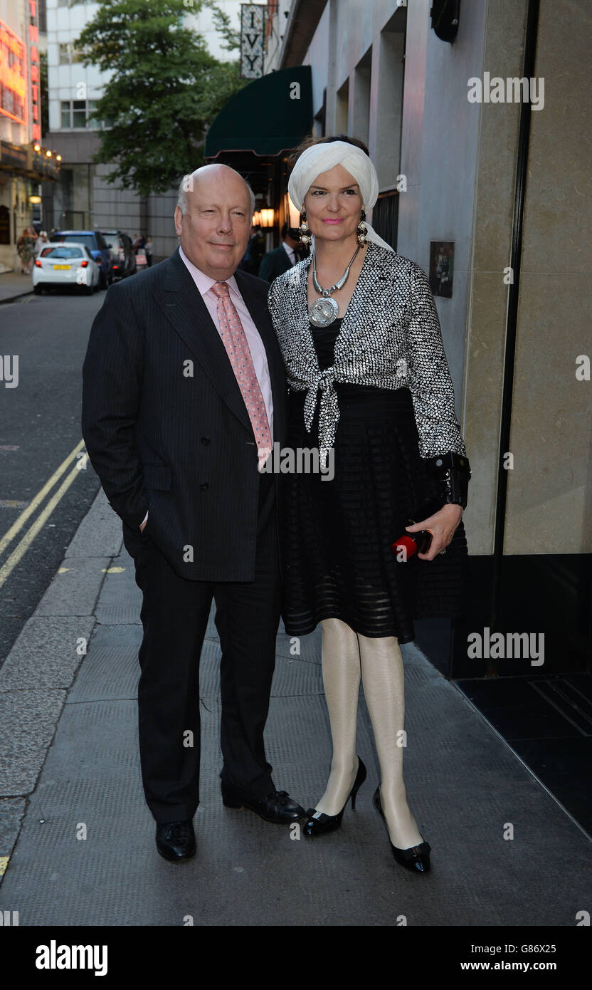 Julian fellowes wife emma kitchener fellowes hi-res stock photography ...