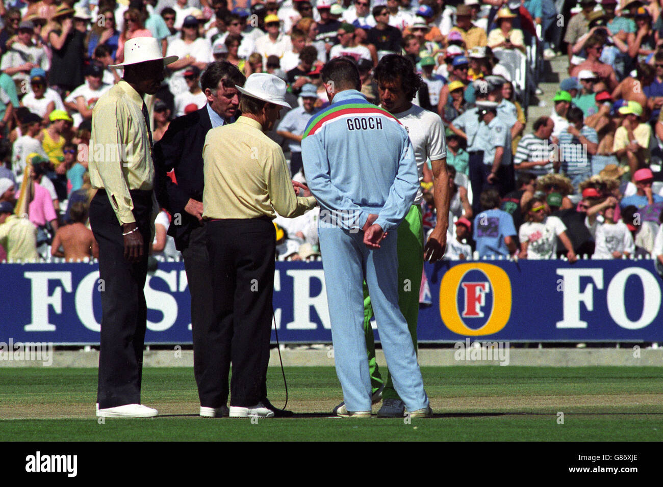 The two captains, Pakistan's Imran Khan (r) and England's Graham Gooch ...