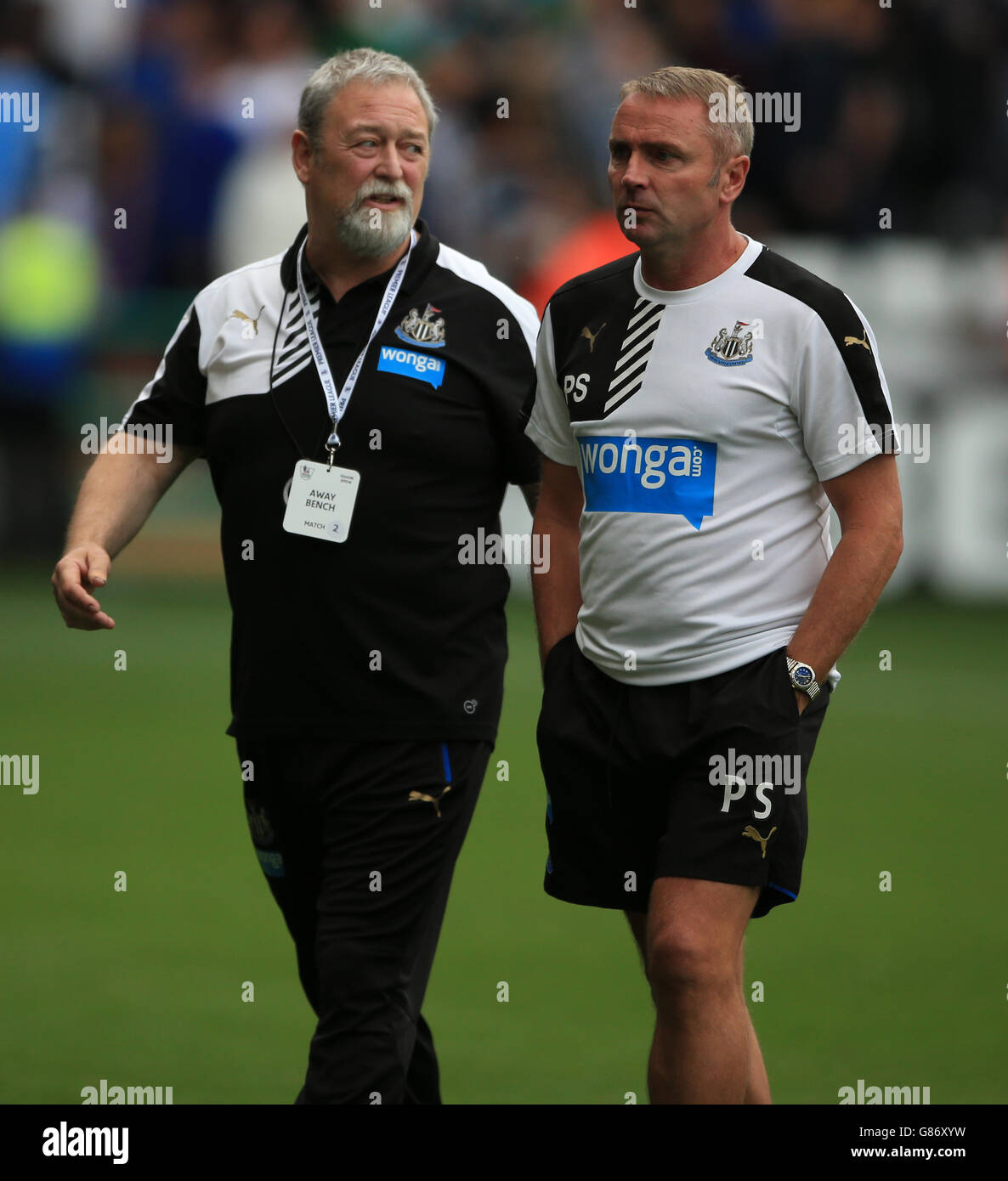 Newcastle United coach Paul Simpson talks with Newcastle United Player ...