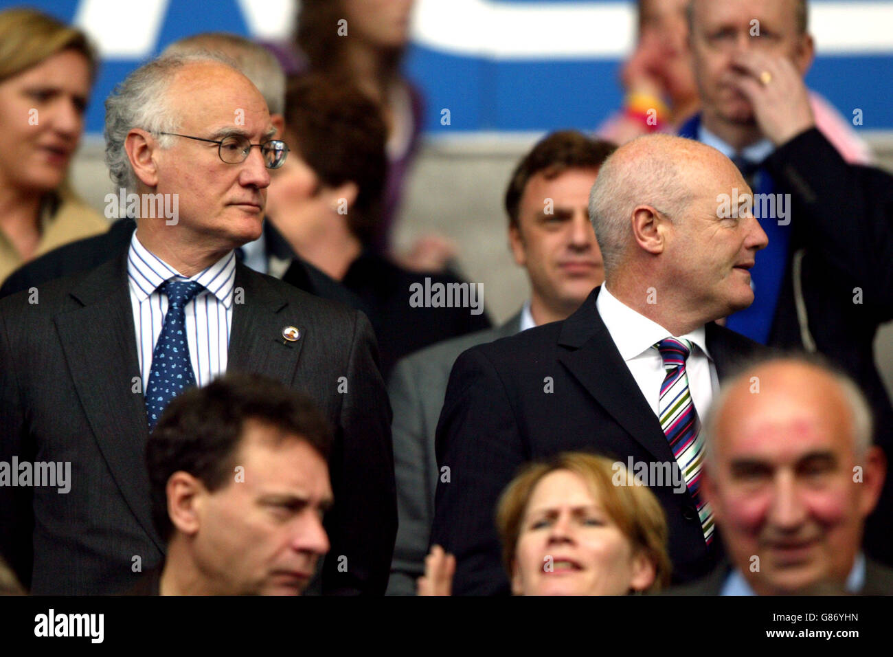 Chelsea chief executive peter kenyon r hi-res stock photography and ...
