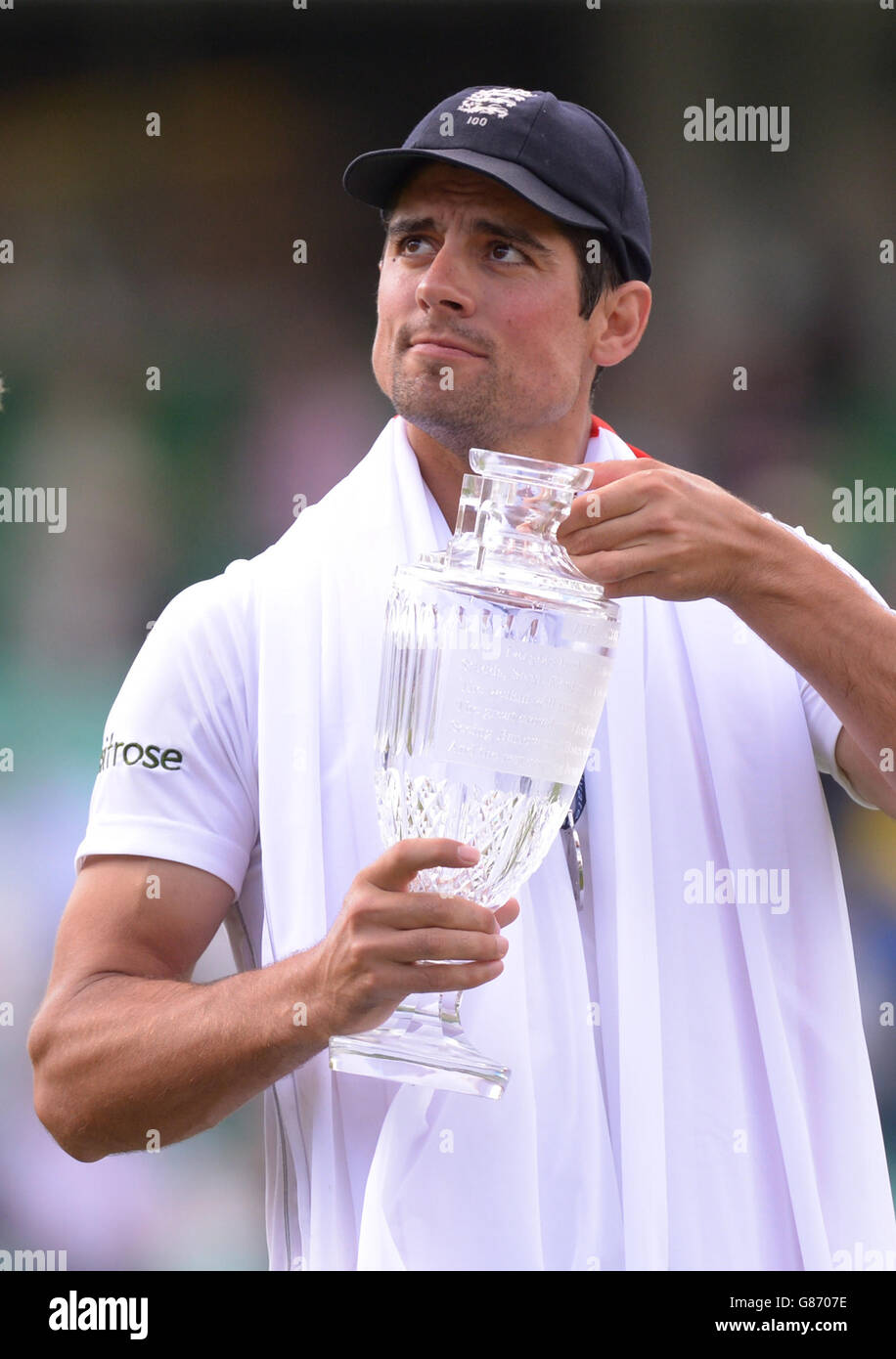 The ashes cricket trophy london hi-res stock photography and images - Alamy