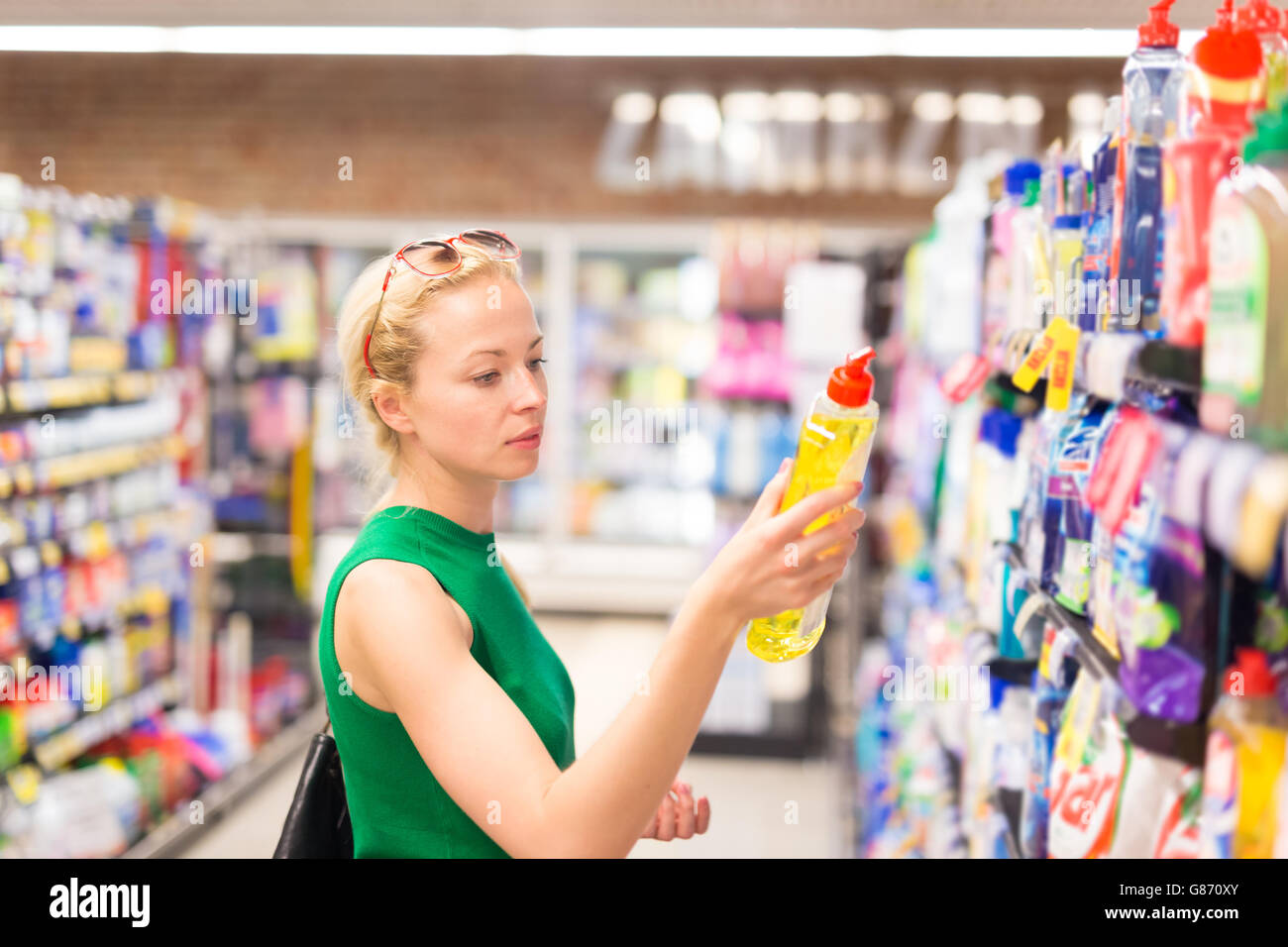Washing supermarket produce hi-res stock photography and images - Alamy