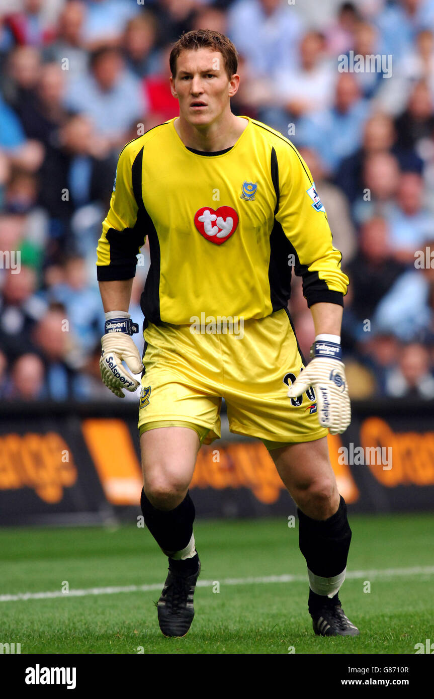 Portsmouth goalkeeper jamie ashdown hi-res stock photography and images ...