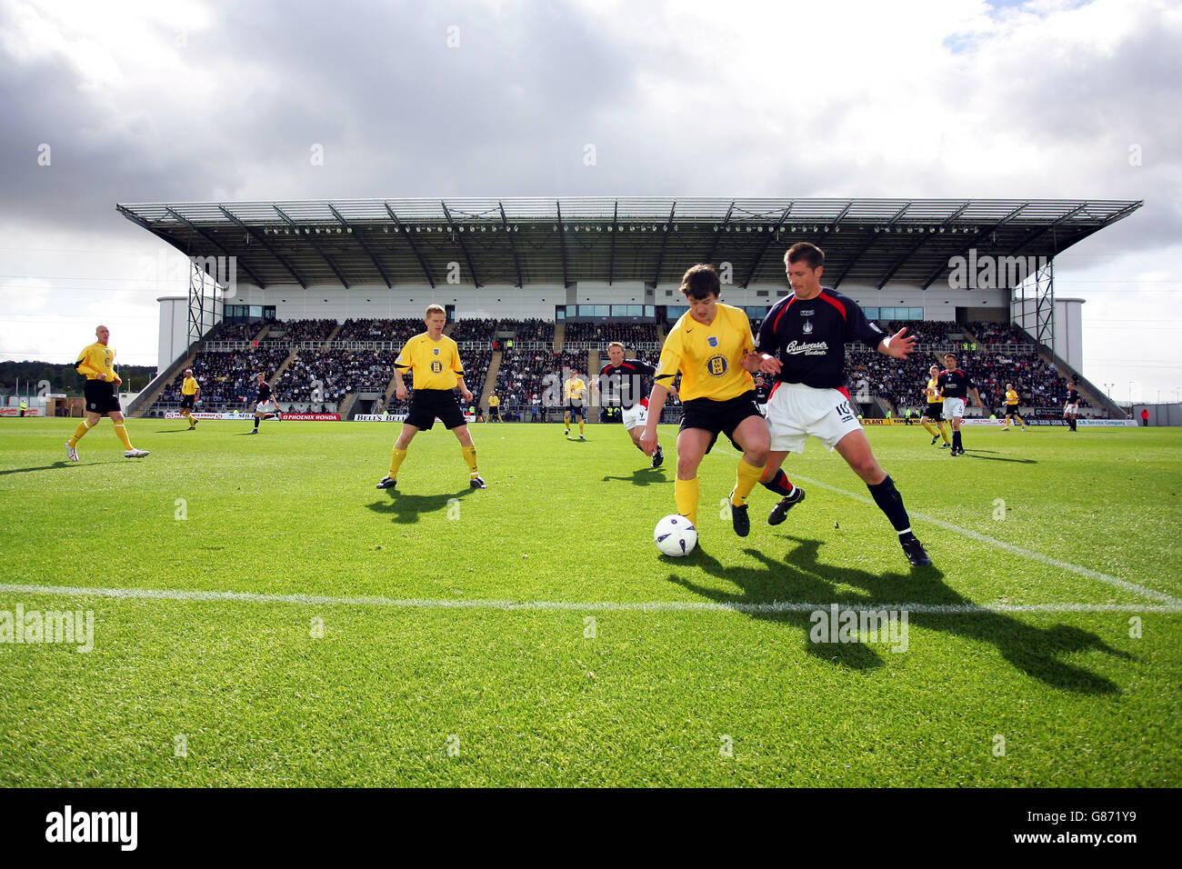 Falkirk's Neil Scally and Queen of the South's Steven Payne during the ...