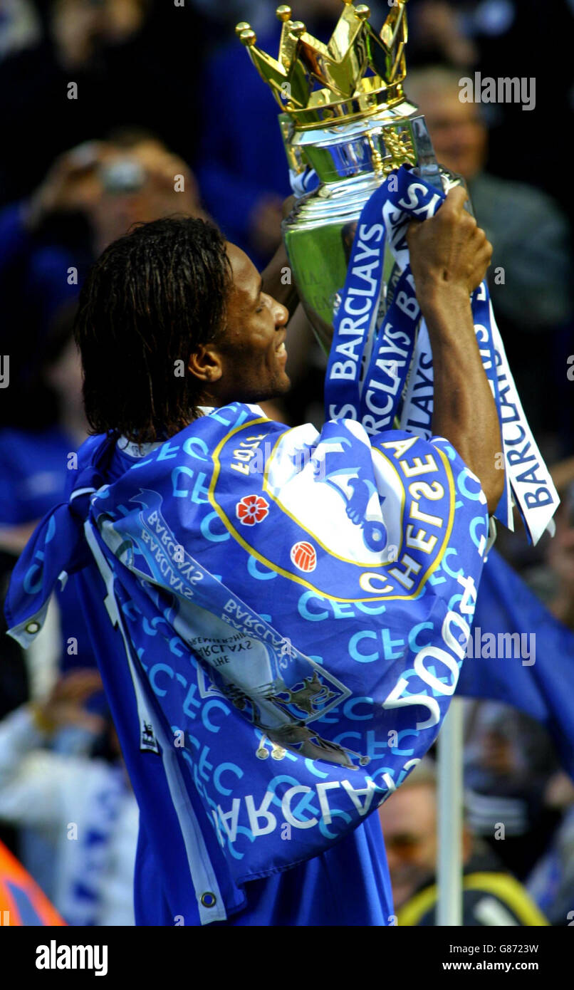 Chelseas didier drogba celebrates with the premiership trophy hi-res ...