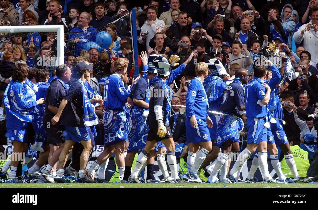 Chelsea trophy parade hi-res stock photography and images - Alamy
