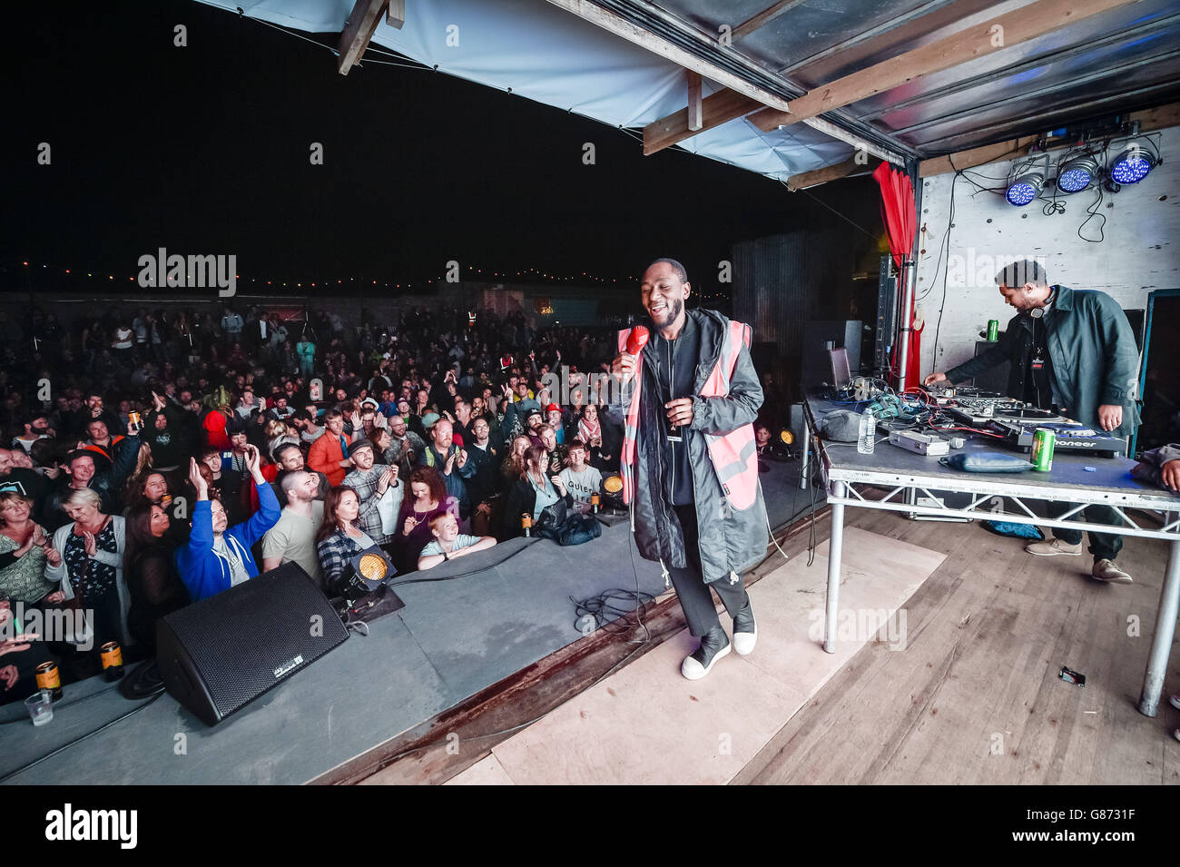 Live mos hi-res stock photography and images - Alamy