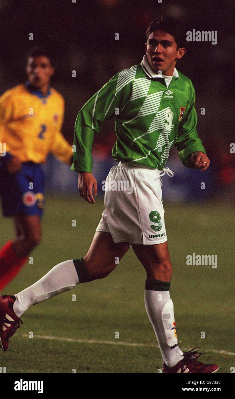 Bolivia v Colombia. Jaime Moreno, Bolivia Stock Photo - Alamy