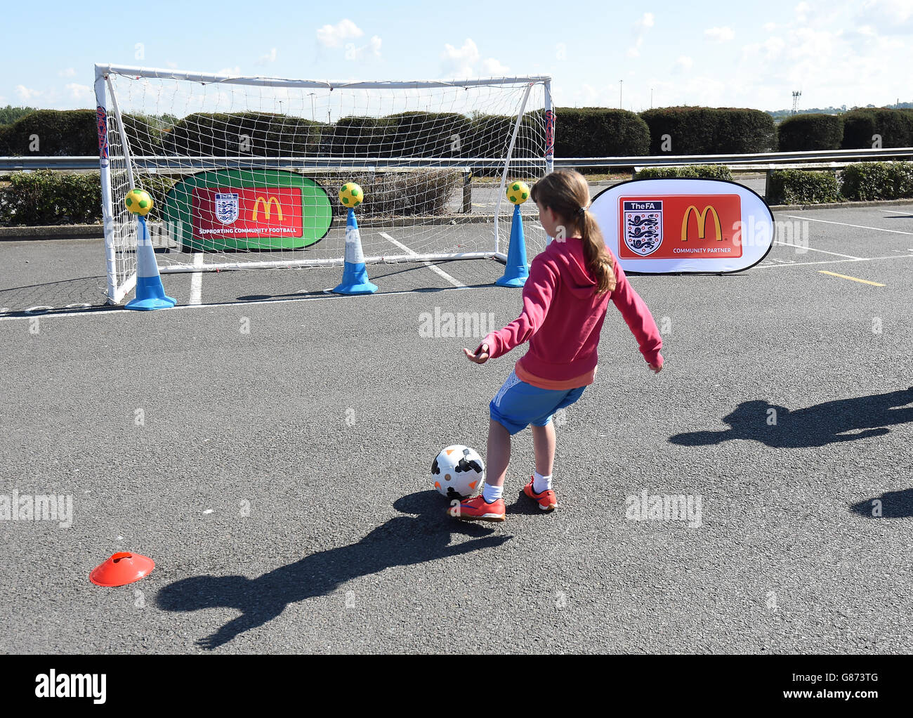 Cones ball football readingftp ampics hi-res stock photography and images - Alamy