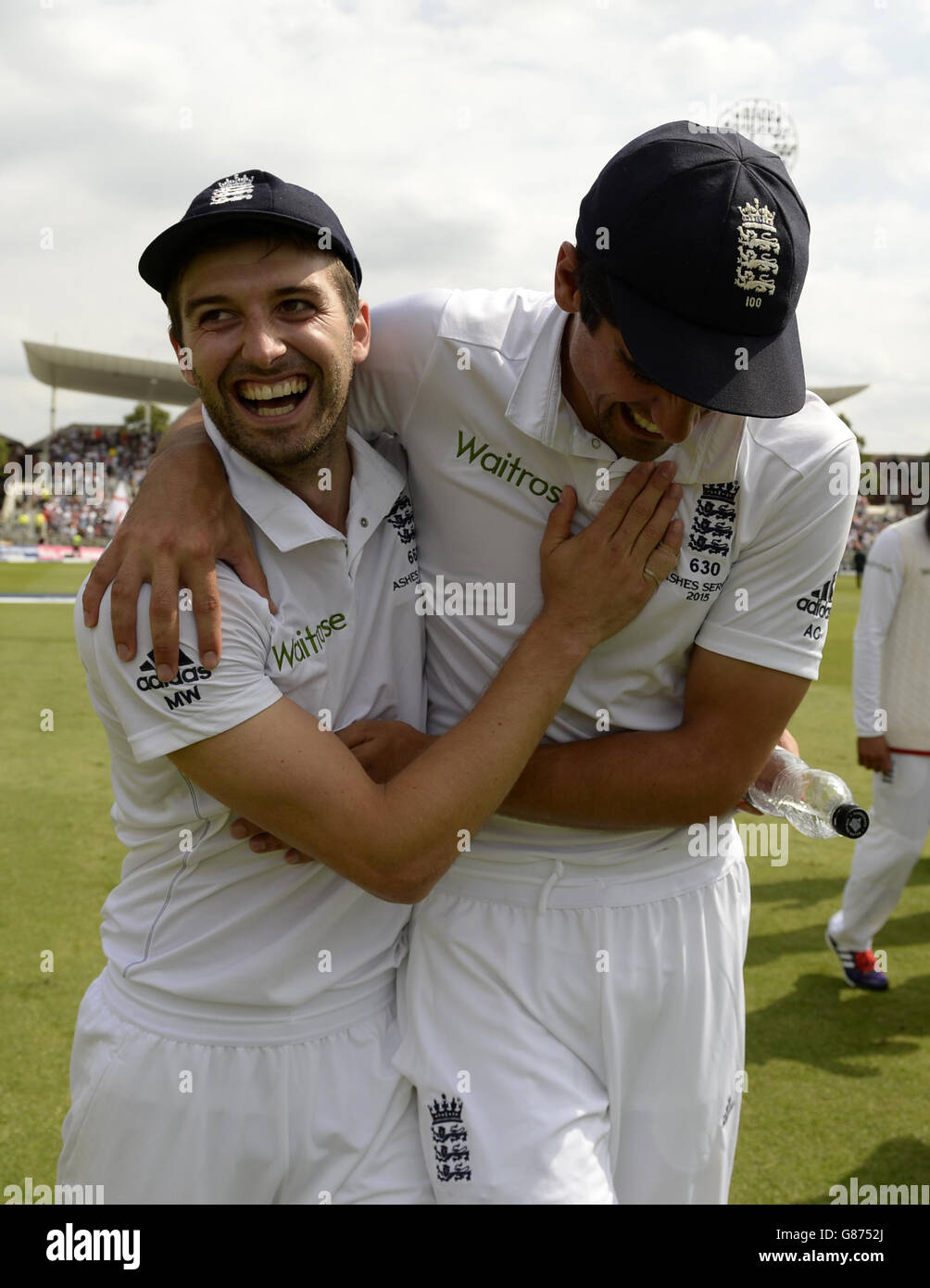 England's Alastair Cook and Mark Wood celebrate after their Ashes ...