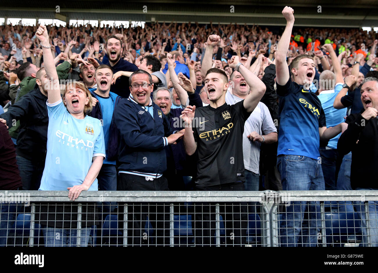 Football west brom wba fan celebrating celebrates fans cheering hi-res ...