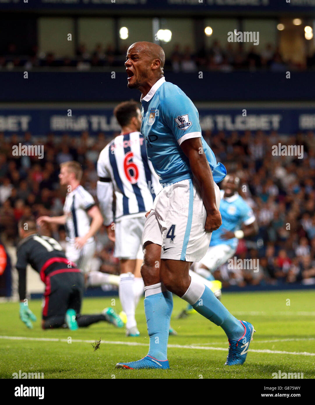 Manchester City's Vincent Kompany celebrates scoring his side's third ...
