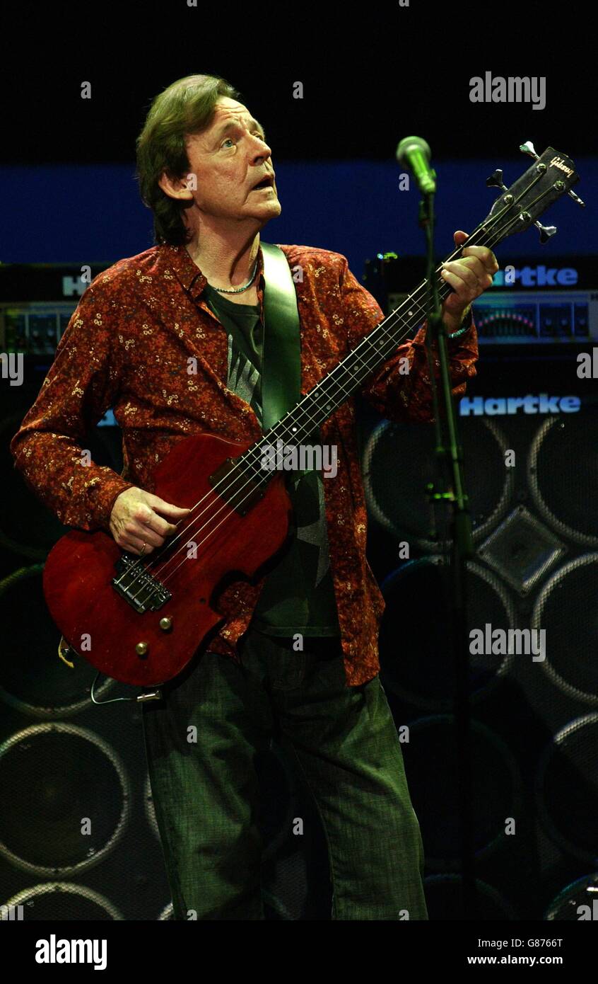 Bassist jack bruce of cream hi-res stock photography and images - Alamy