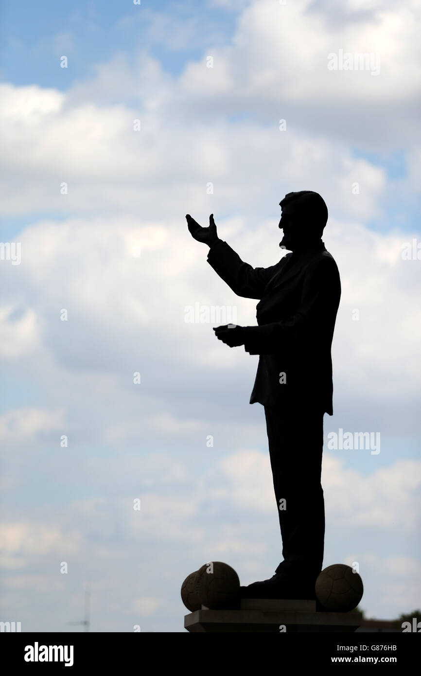 A silhouette of the Jimmy Hill statue at the Ricoh Arena Stock Photo ...