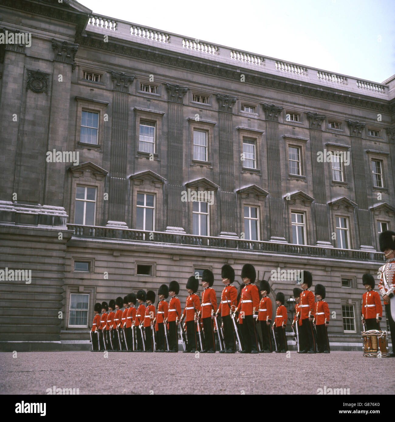 Royalty - Guards on Parade - Buckingham Palace, London Stock Photo - Alamy