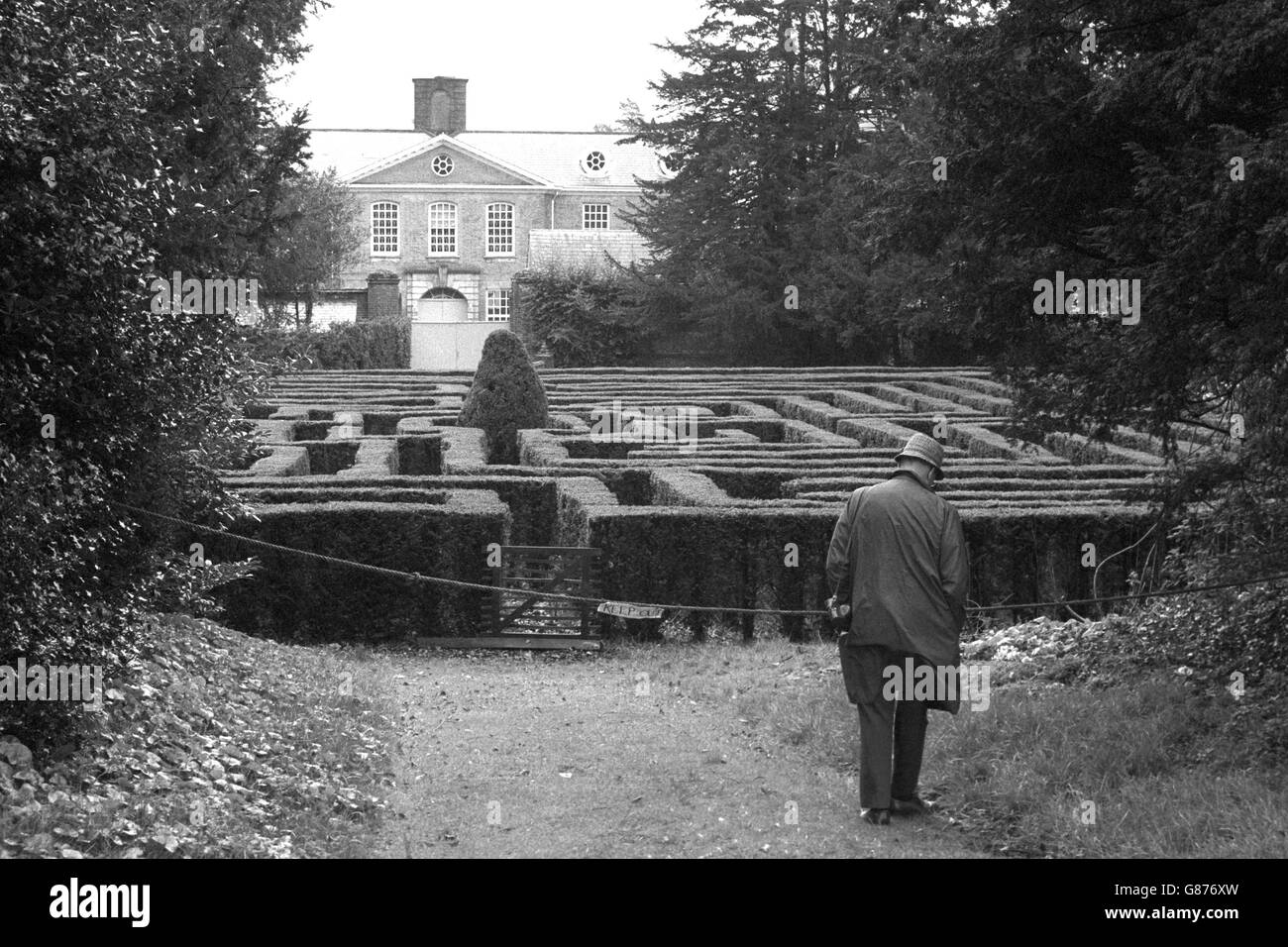 The maze in the pleasure garden at chevening house hi-res stock ...