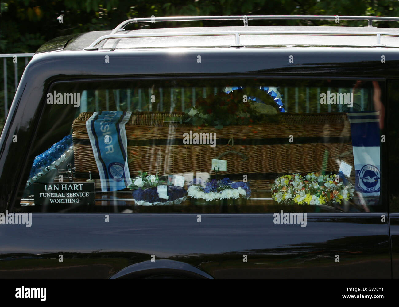 The hearse carrying the coffin of great-grandfather Don Lock makes its ...