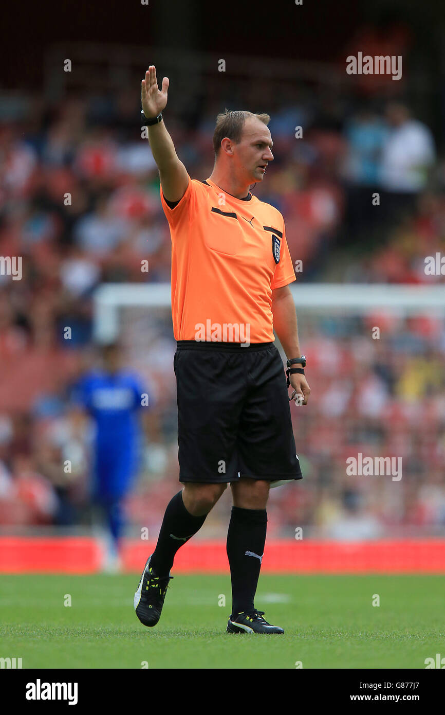 Bobby madley referee hi-res stock photography and images - Alamy