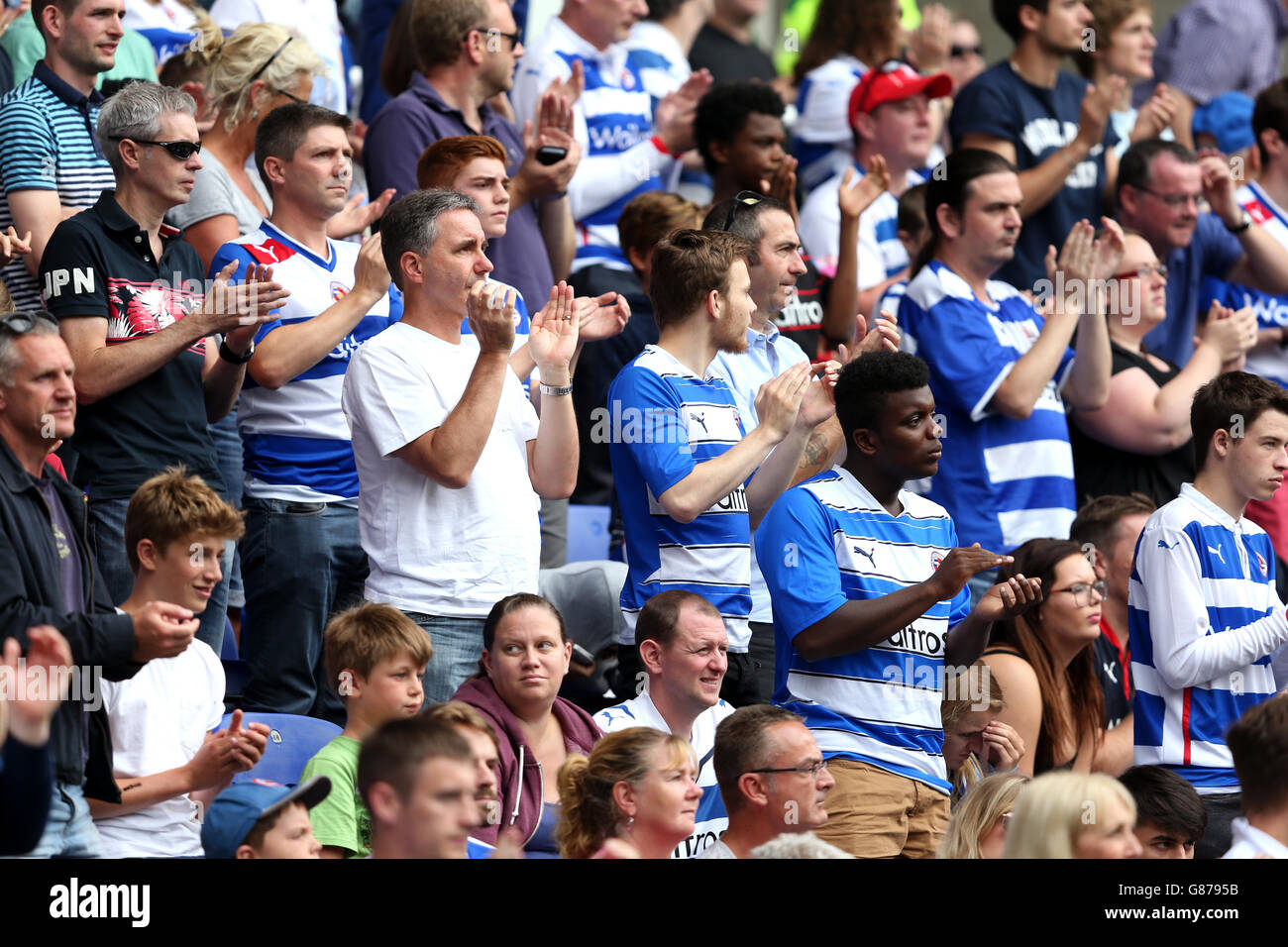 Madejski stadium reading crowd hi-res stock photography and images - Alamy
