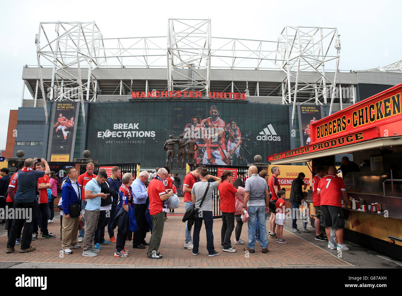 Fans queue outside football ground hi-res stock photography and images ...