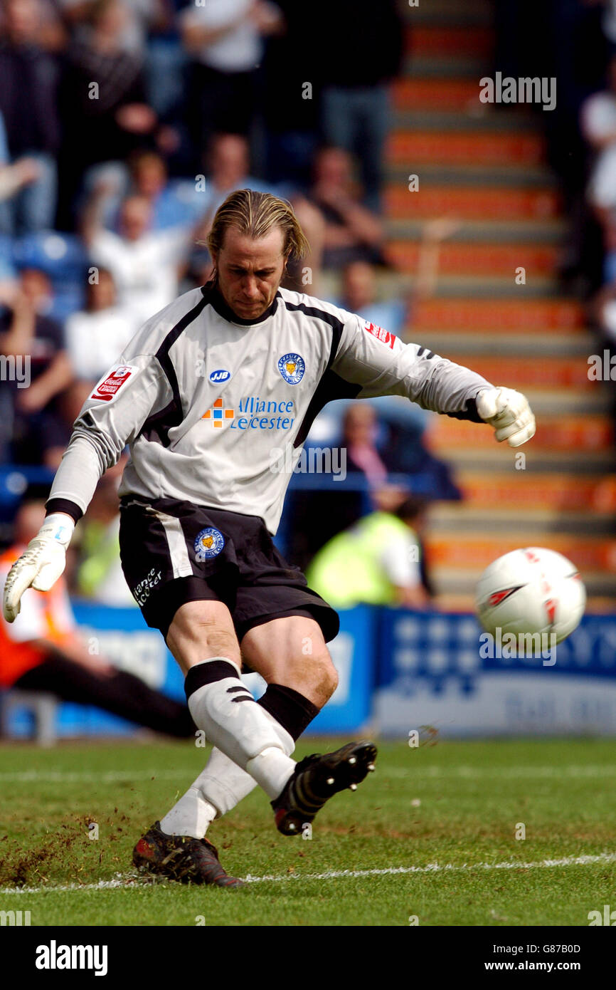 Goalkeeper ian walker hi-res stock photography and images - Alamy