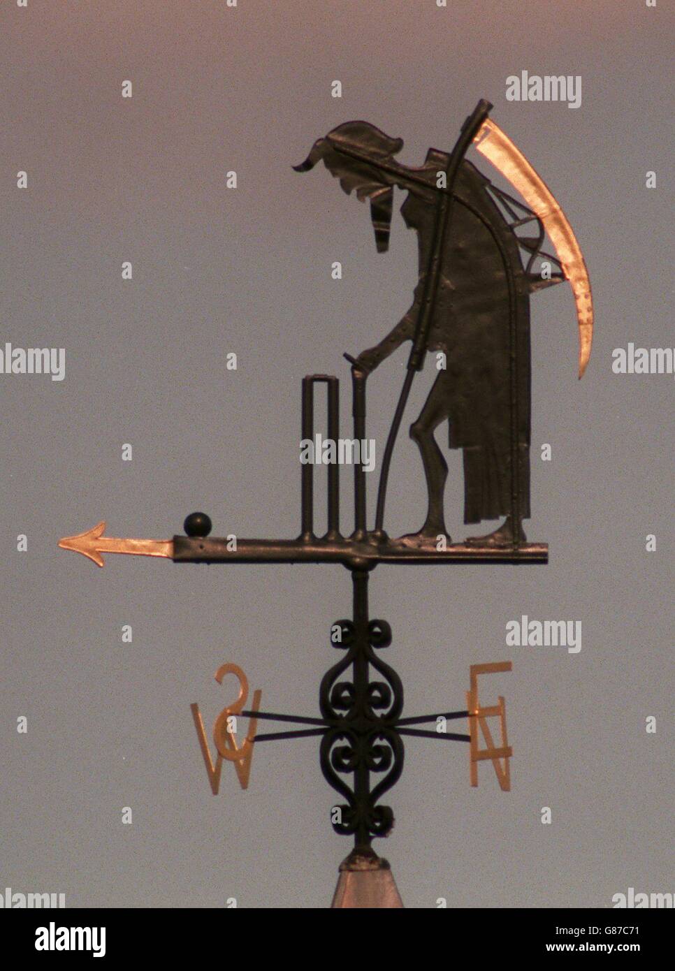 Lords cricket weather vane hi-res stock photography and images - Alamy
