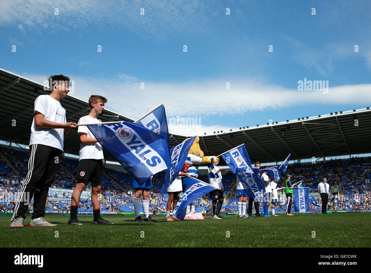 Football readingftp full length hi-res stock photography and images - Alamy