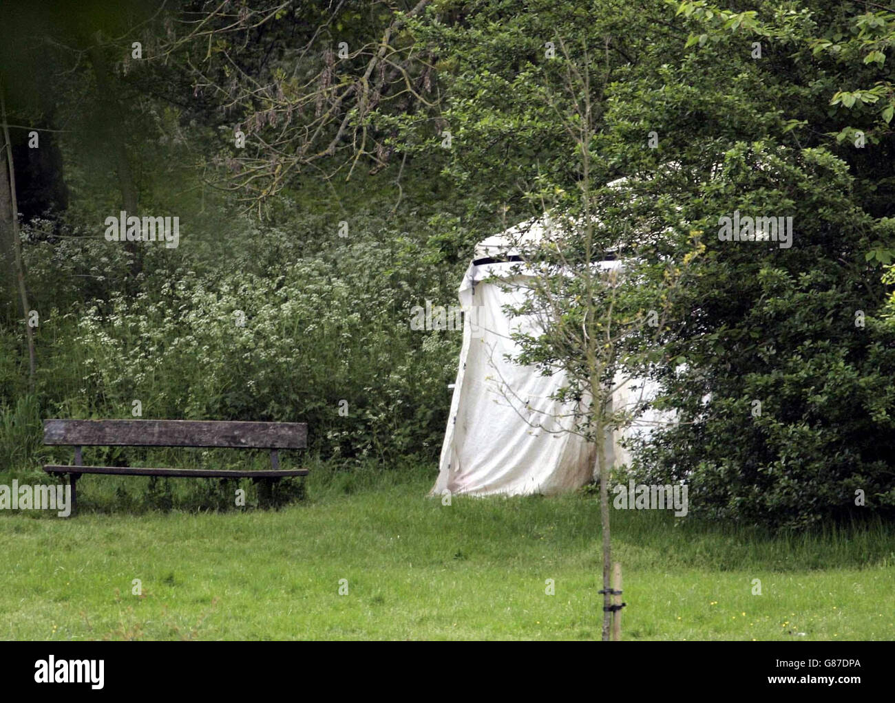 Crime scene forensics tent murder hi-res stock photography and images ...