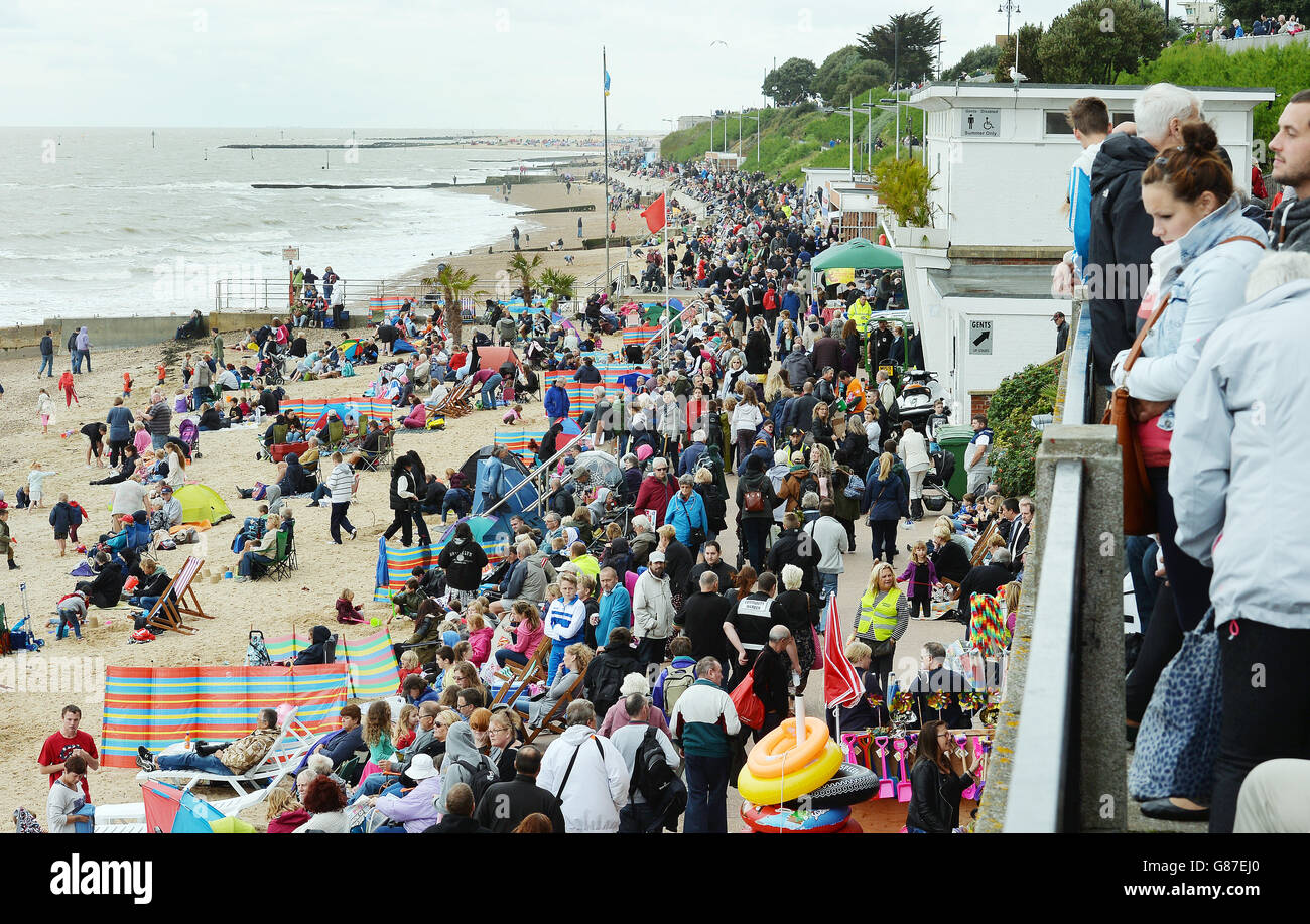 Paid spectators hi-res stock photography and images - Alamy