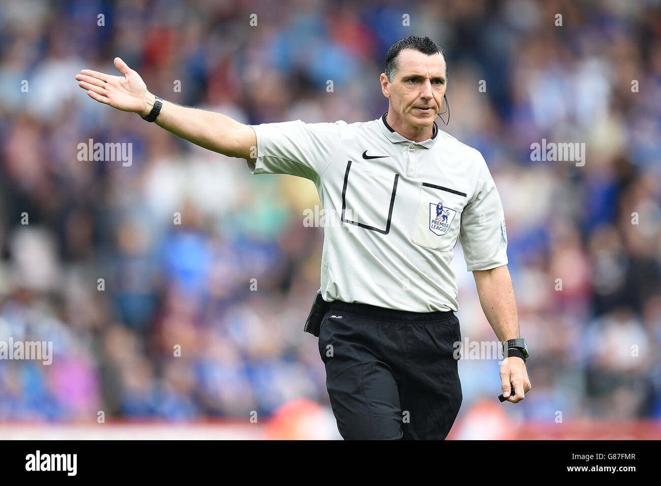 Referee Neil Swarbrick High Resolution Stock Photography and Images - Alamy