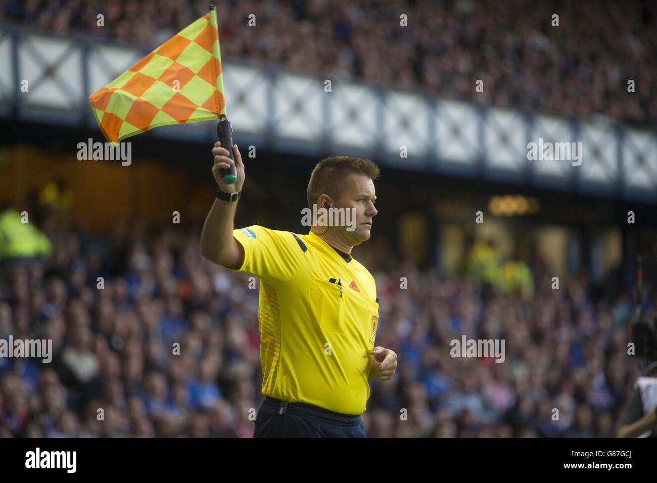 Assistant referee alasdair ross hi-res stock photography and images - Alamy