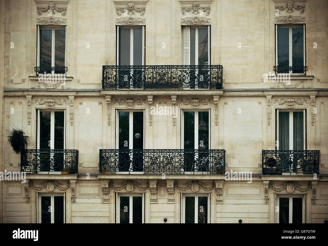 Typical French style architecture in Paris Stock Photo - Alamy