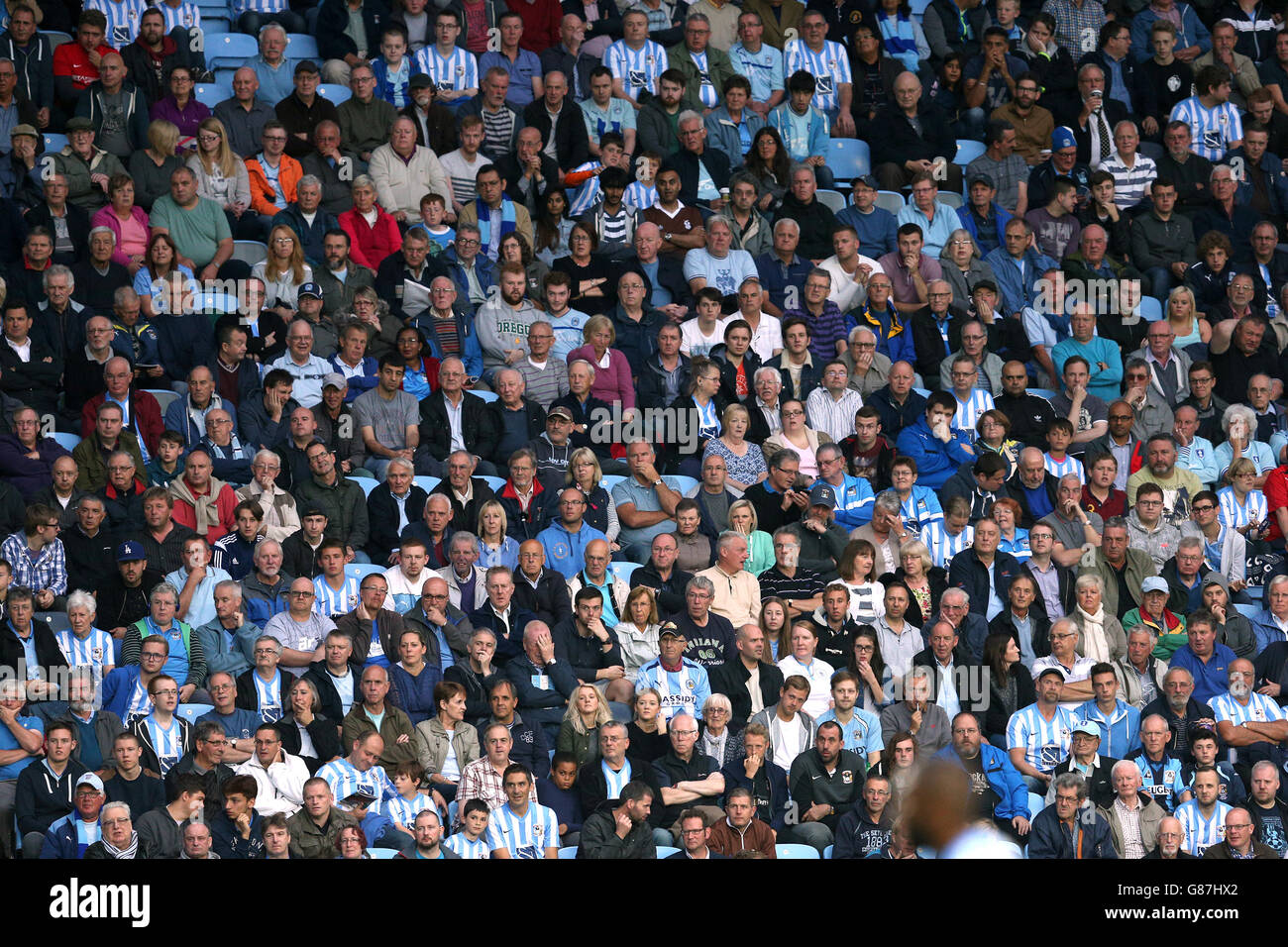 Crewe alexandra fans in the stands hi-res stock photography and images ...