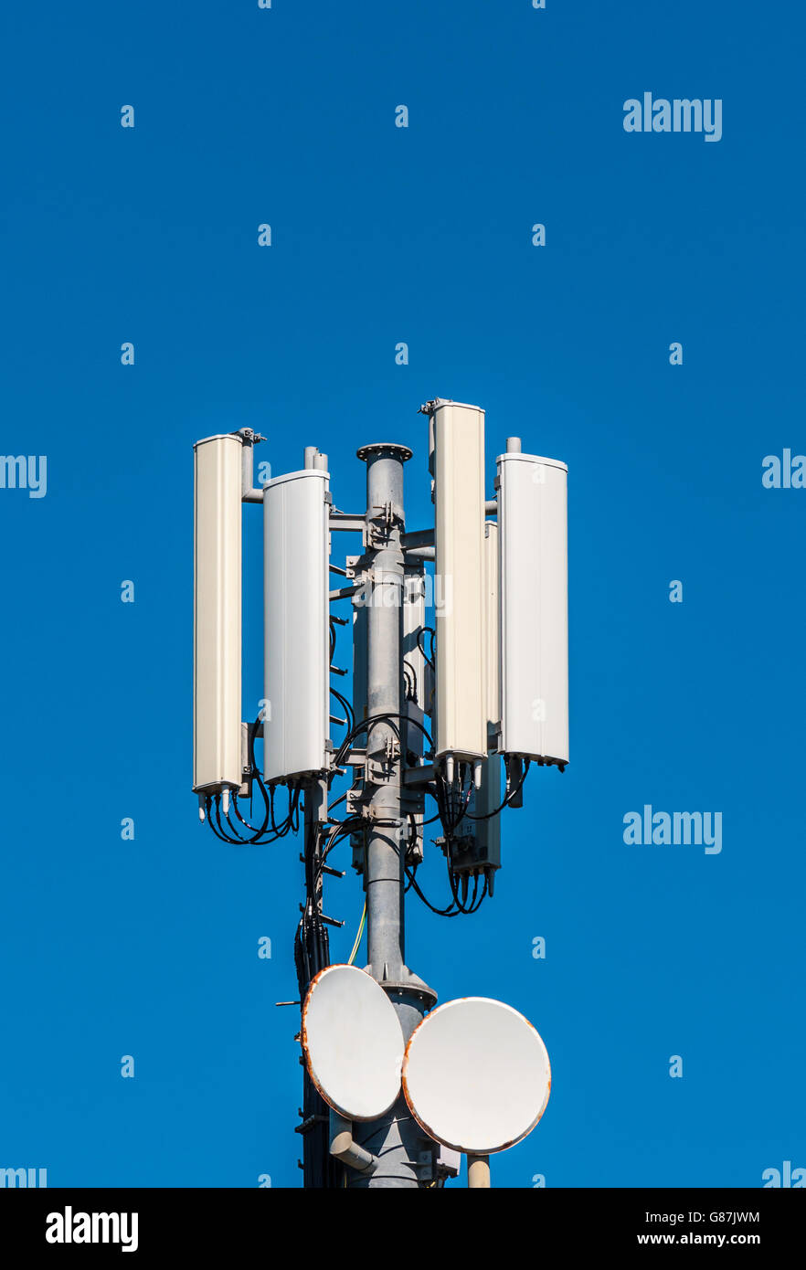 Cellular antenna hi-res stock photography and images - Alamy