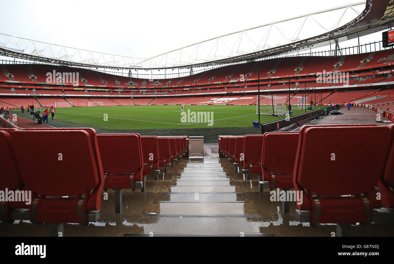 Wet between hi-res stock photography and images - Alamy