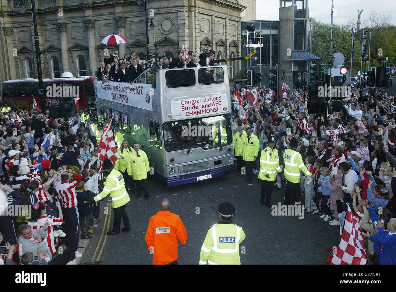 Celebrating Bus Open Top Crowd High Resolution Stock Photography and ...