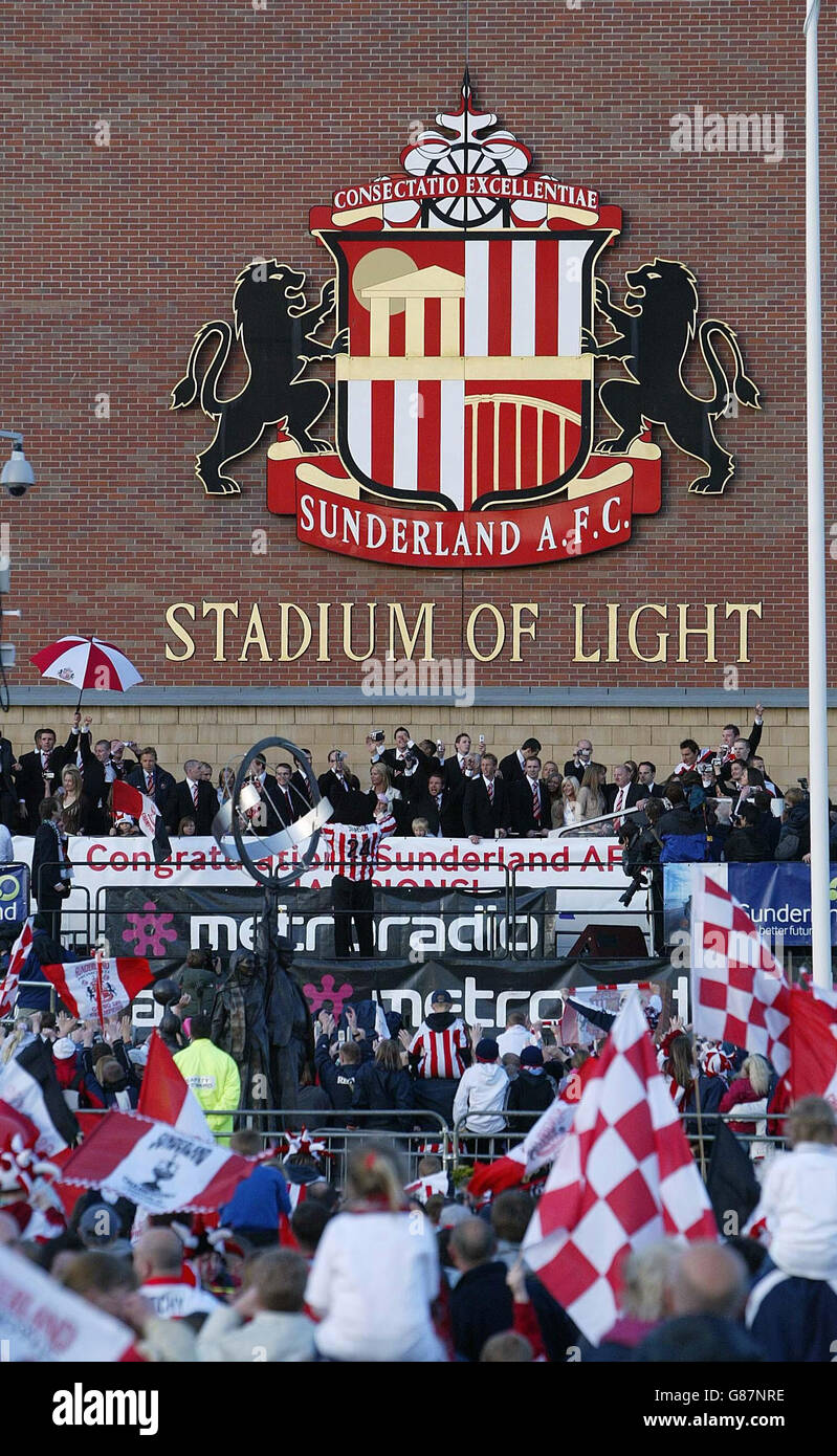 Sunderland players and management parade the Coca-Cola Championship ...