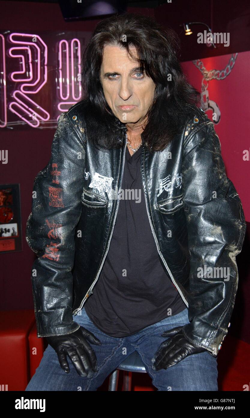 MTV's TRL - Total Request Live - Leicester Square. US rocker Alice ...