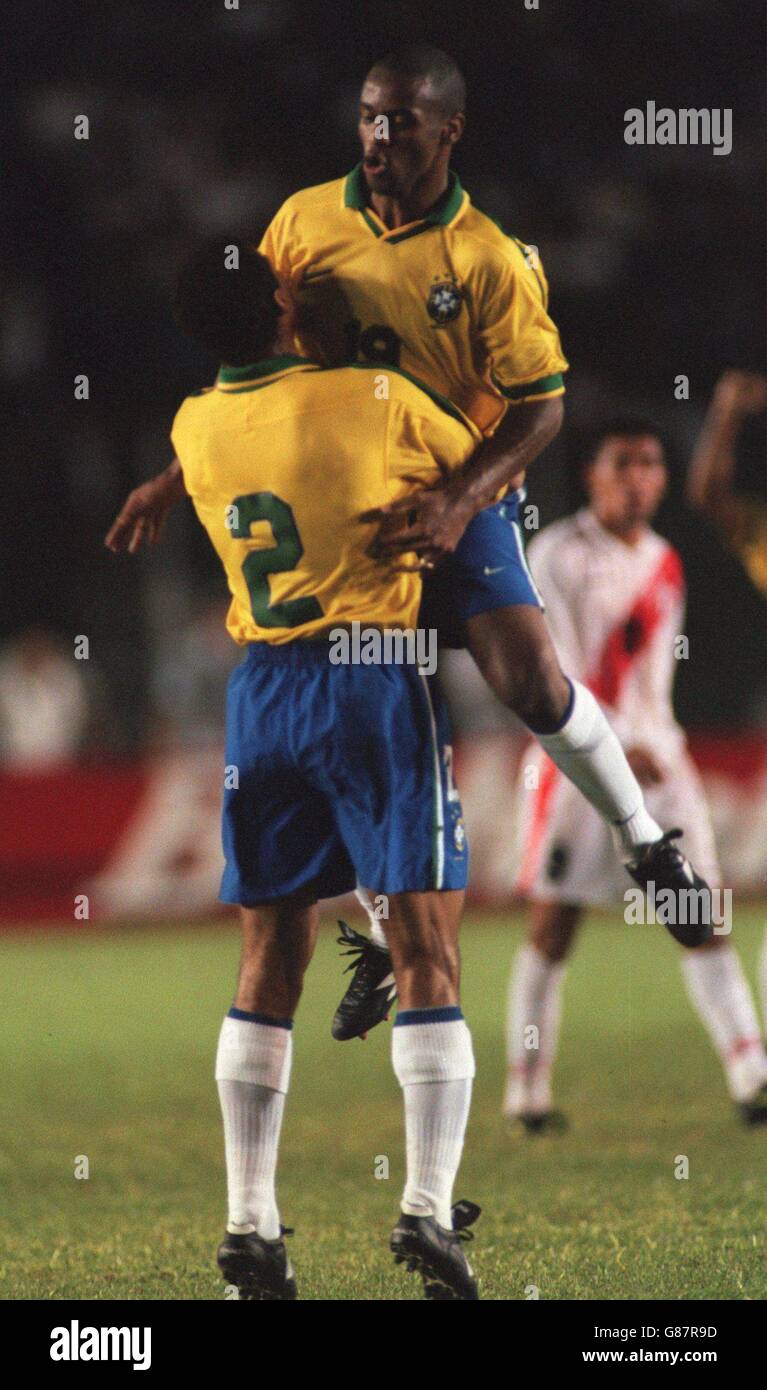 Brazil leaps on top team mate cafu hi-res stock photography and images ...