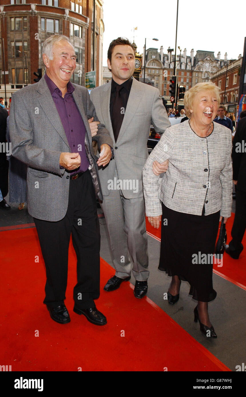 David walliams arrives with his parents hi-res stock photography and ...
